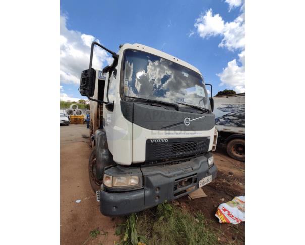 Lote 20: Volvo VM 270 4X2R 14/15 Caminhões em leilão | APA & BRF Leilões