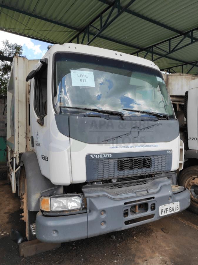 Lote 17: Volvo VM 270 4X2R 14/15 Caminhões em leilão | APA & BRF Leilões