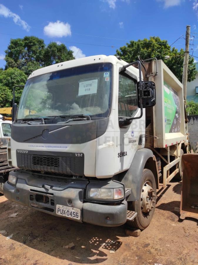 Lote 18: Volvo VM 270 4X2R 14/15 Caminhões em leilão | APA & BRF Leilões